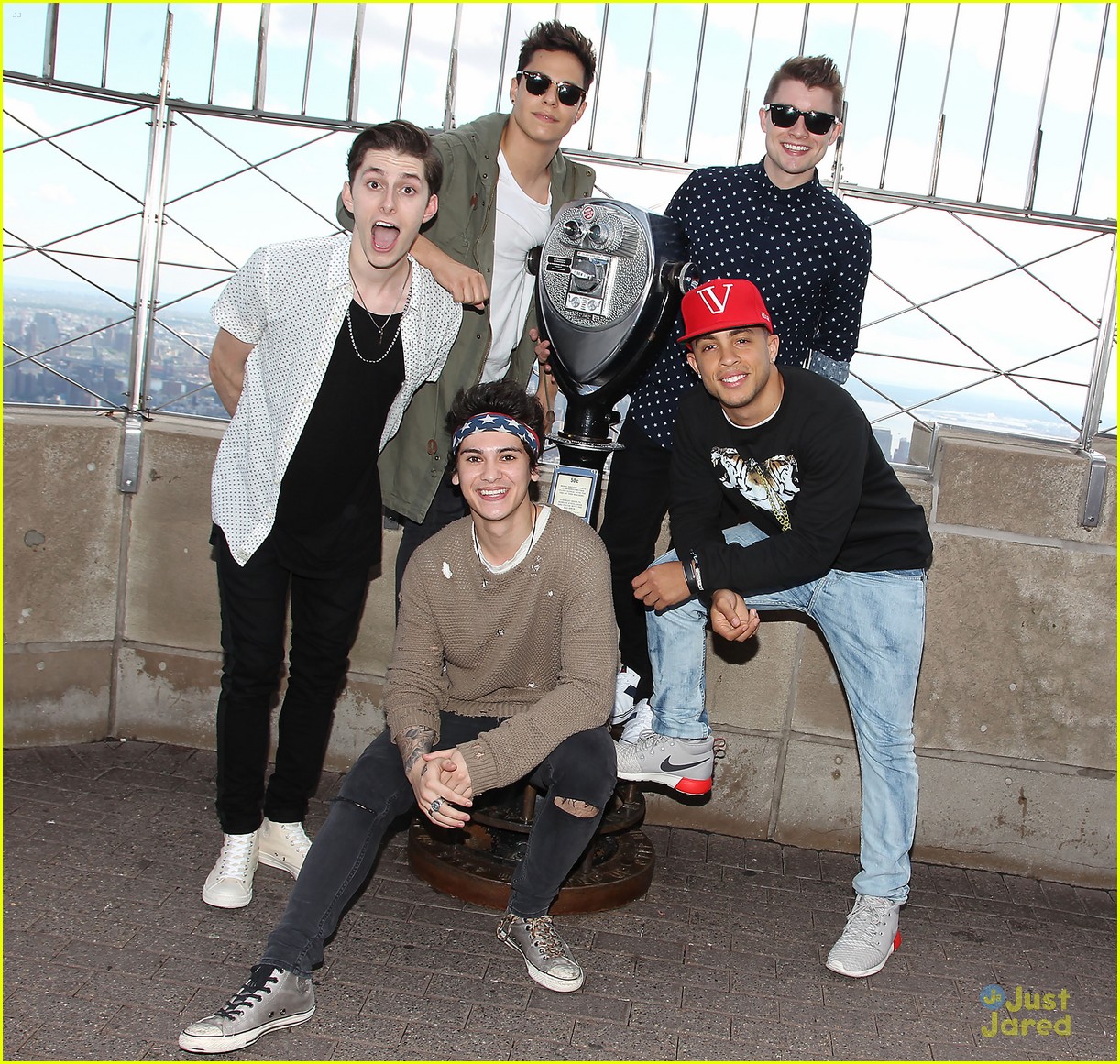 Midnight Red Take Over The Empire State Building's Observatory | Photo ...