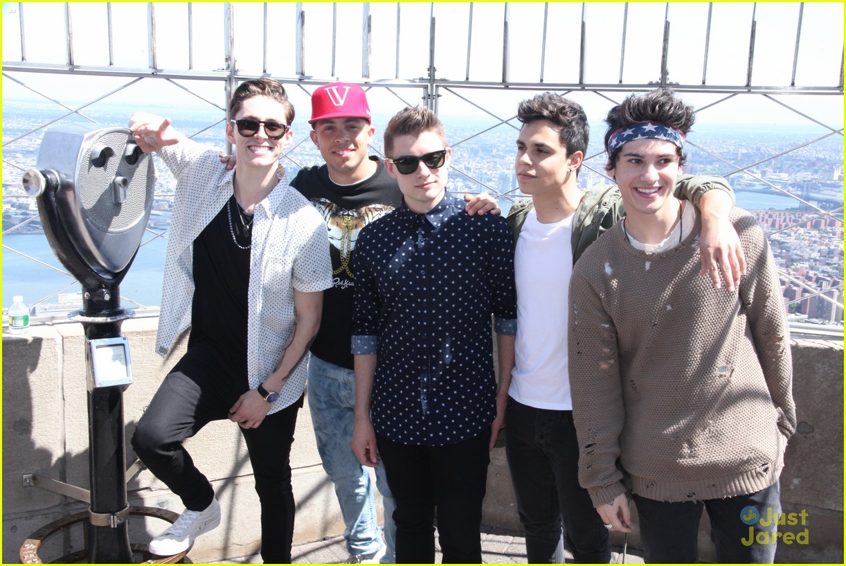 Midnight Red Take Over The Empire State Building's Observatory | Photo ...