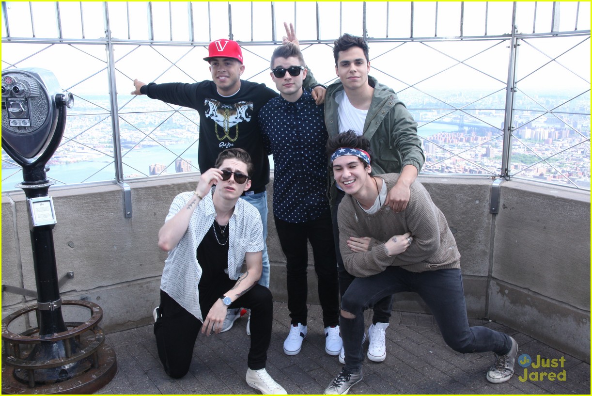 Midnight Red Take Over The Empire State Building's Observatory | Photo ...