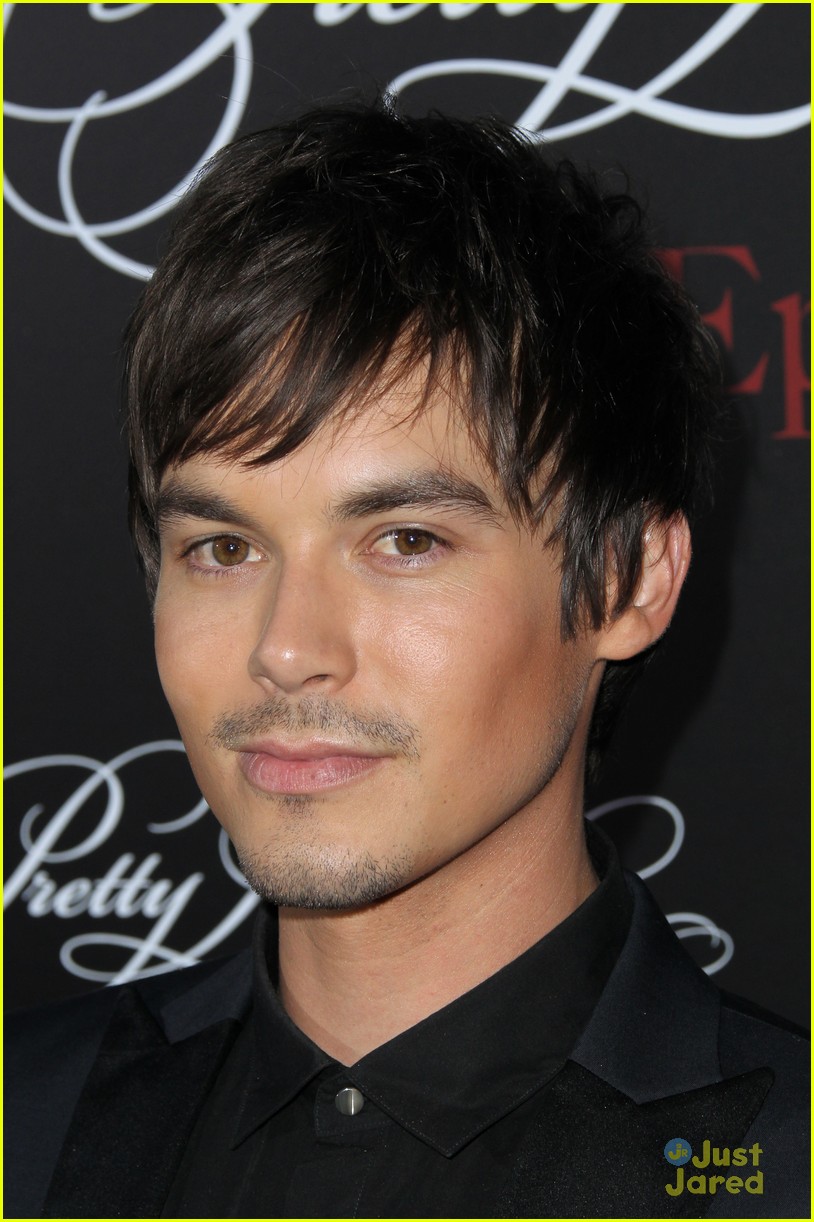 Ashley Benson & Shay Mitchell Wow on the Red Carpet at the 'Pretty ...