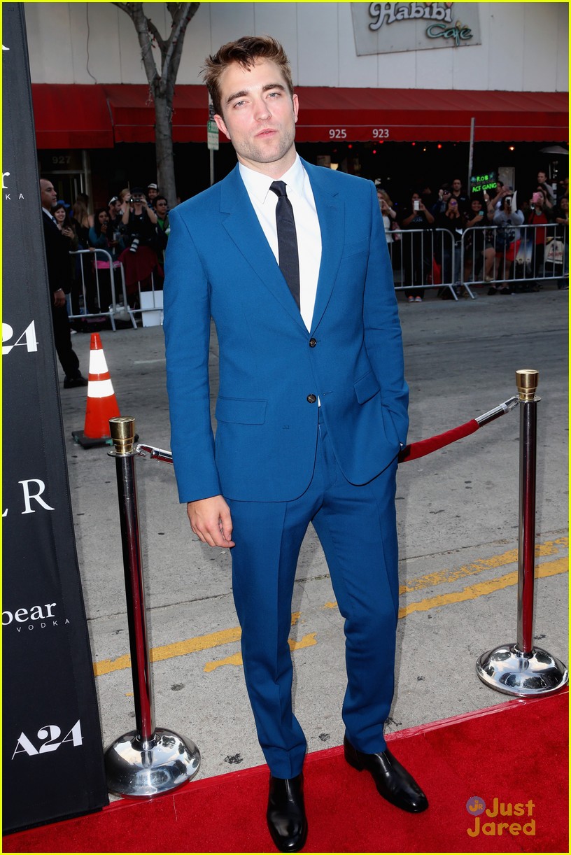 Robert Pattinson Makes Us Swoon at 'Rover' Premiere! | Photo 685206 ...