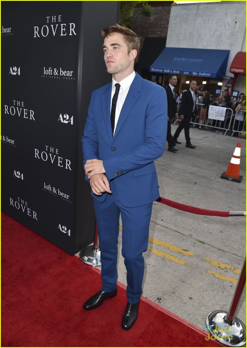 Robert Pattinson Makes Us Swoon at 'Rover' Premiere! | Photo 685220 ...