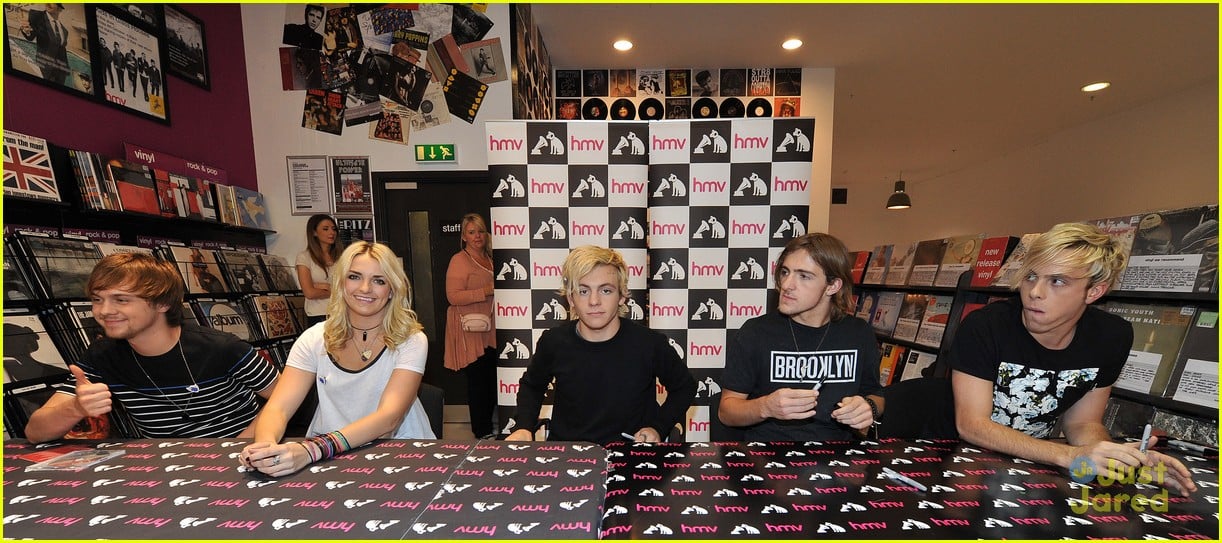 R5's Ellington Ratliff Lost His Voice & Made A Cute Hat To Let Everyone ...