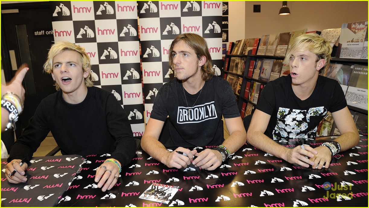 R5's Ellington Ratliff Lost His Voice & Made A Cute Hat To Let Everyone ...