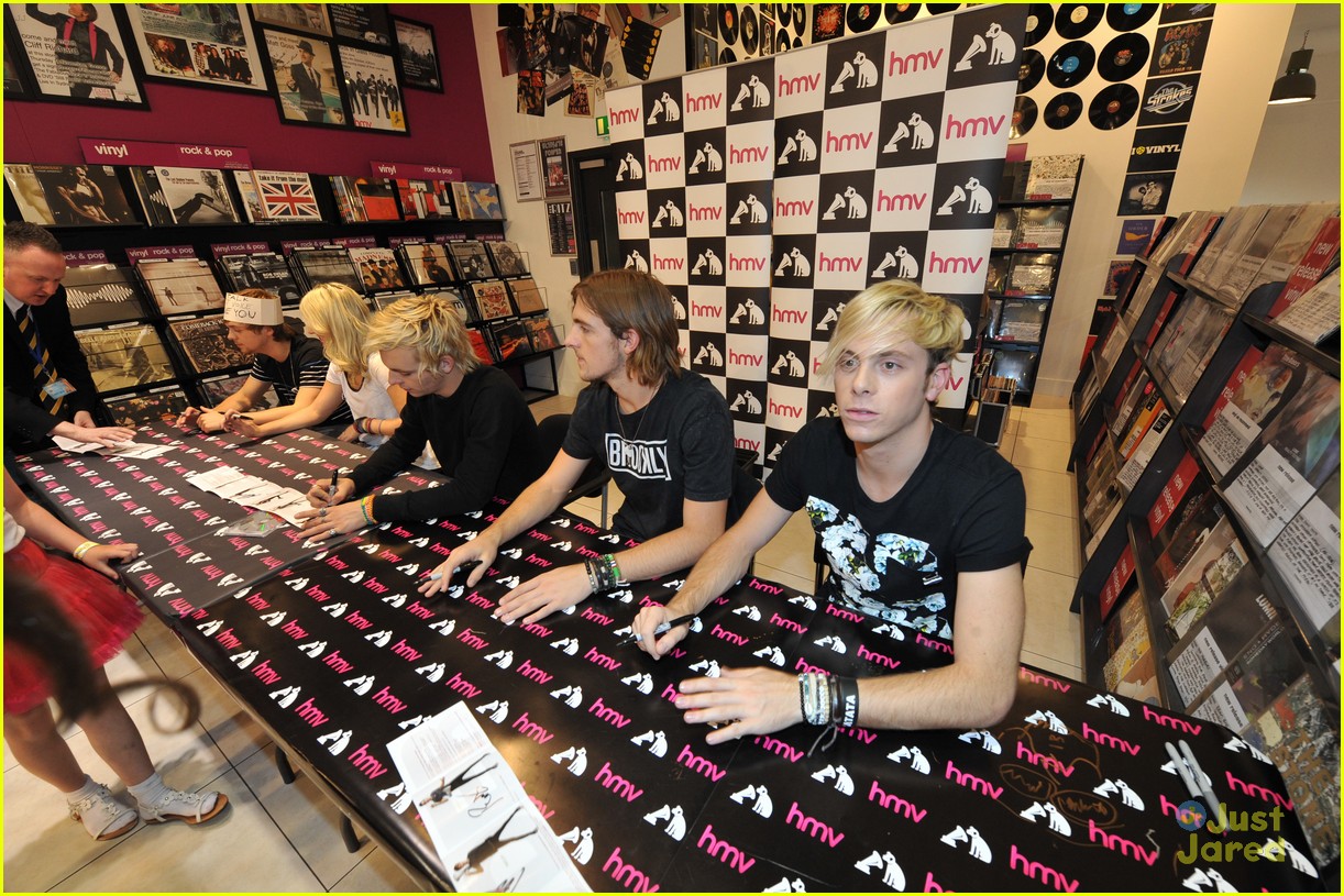 R5's Ellington Ratliff Lost His Voice & Made A Cute Hat To Let Everyone ...