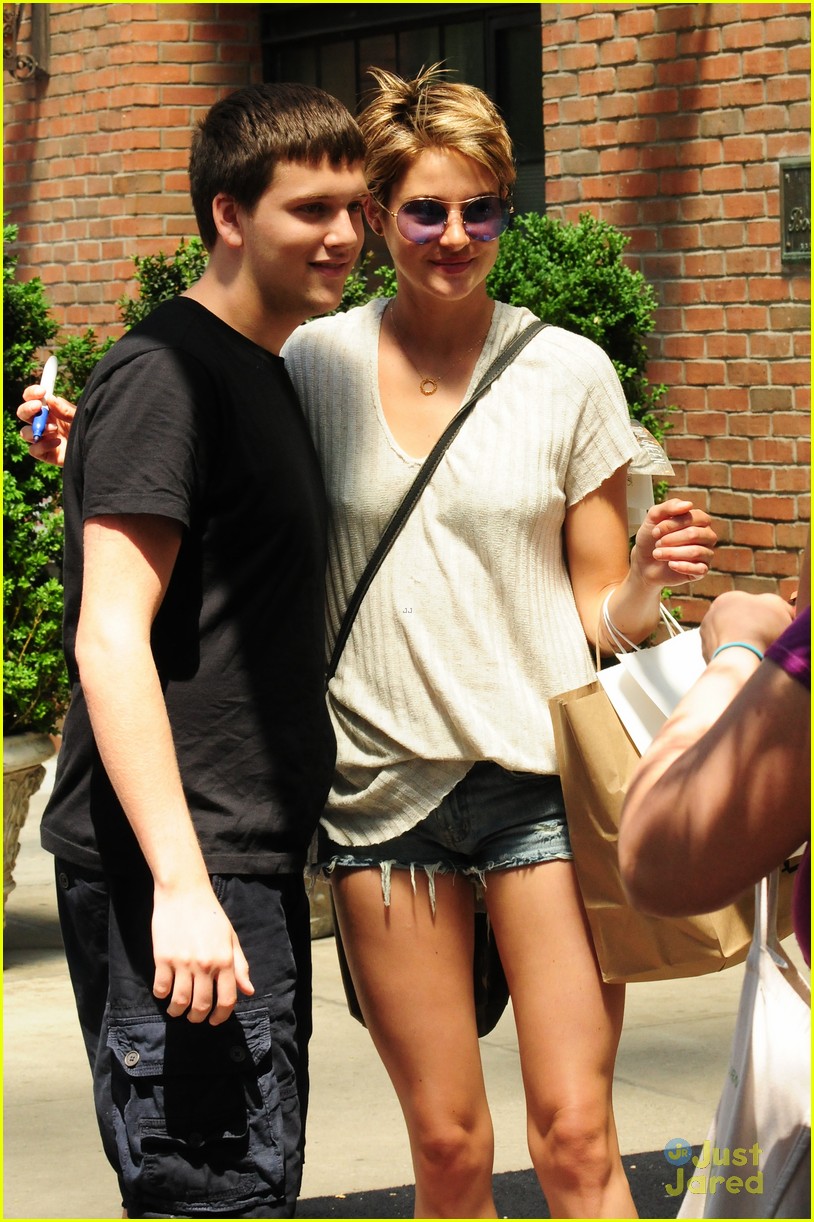 Shailene Woodley: I Need My Alone Time! | Photo 681630 - Photo Gallery ...