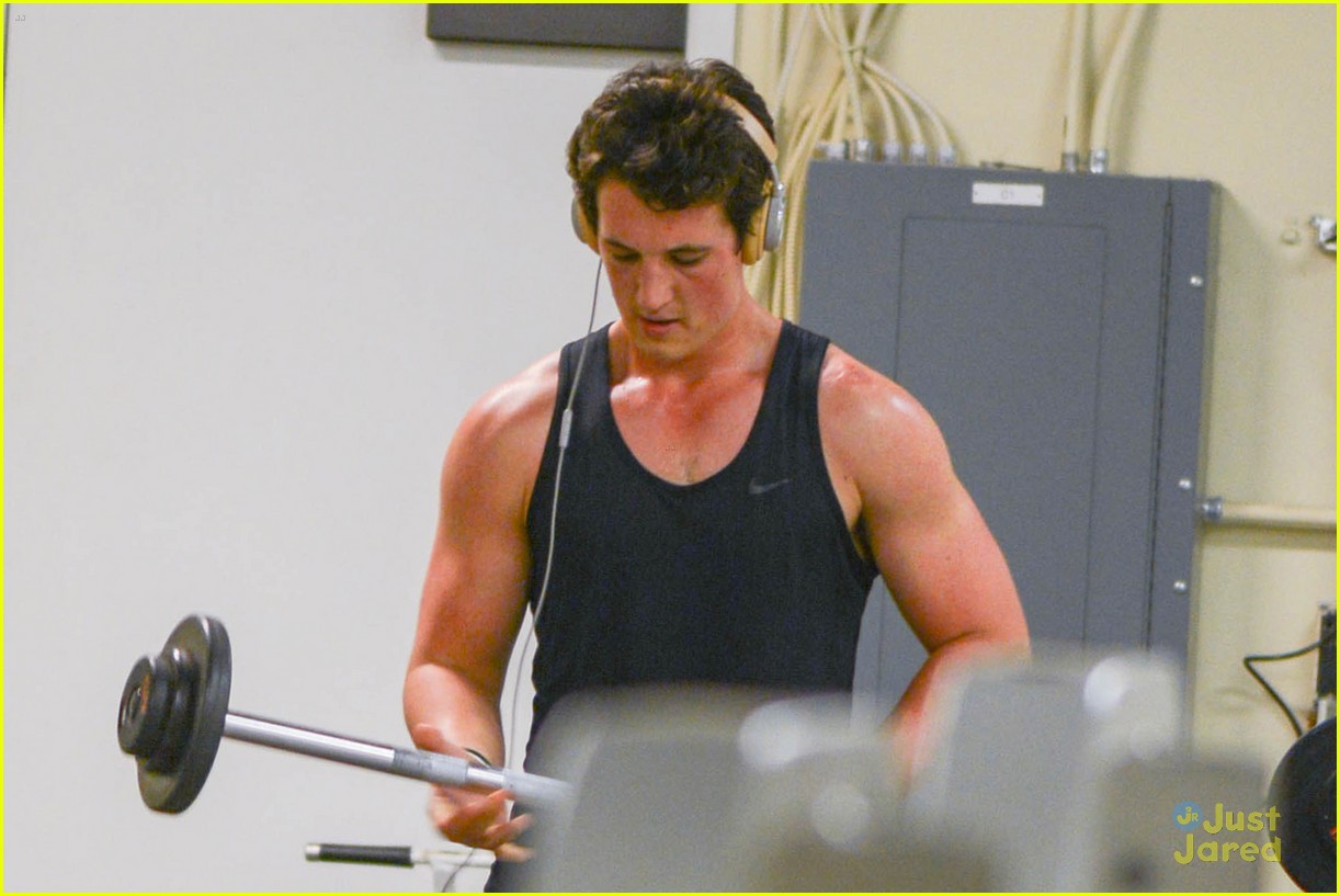 Theo James Brings 'Fault In Our Stars' Book to Gym | Photo 682471 ...