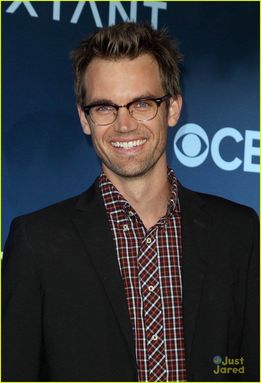 Tyler Hilton Steps Out For 'Extant' Premiere | Photo 686630 - Photo ...