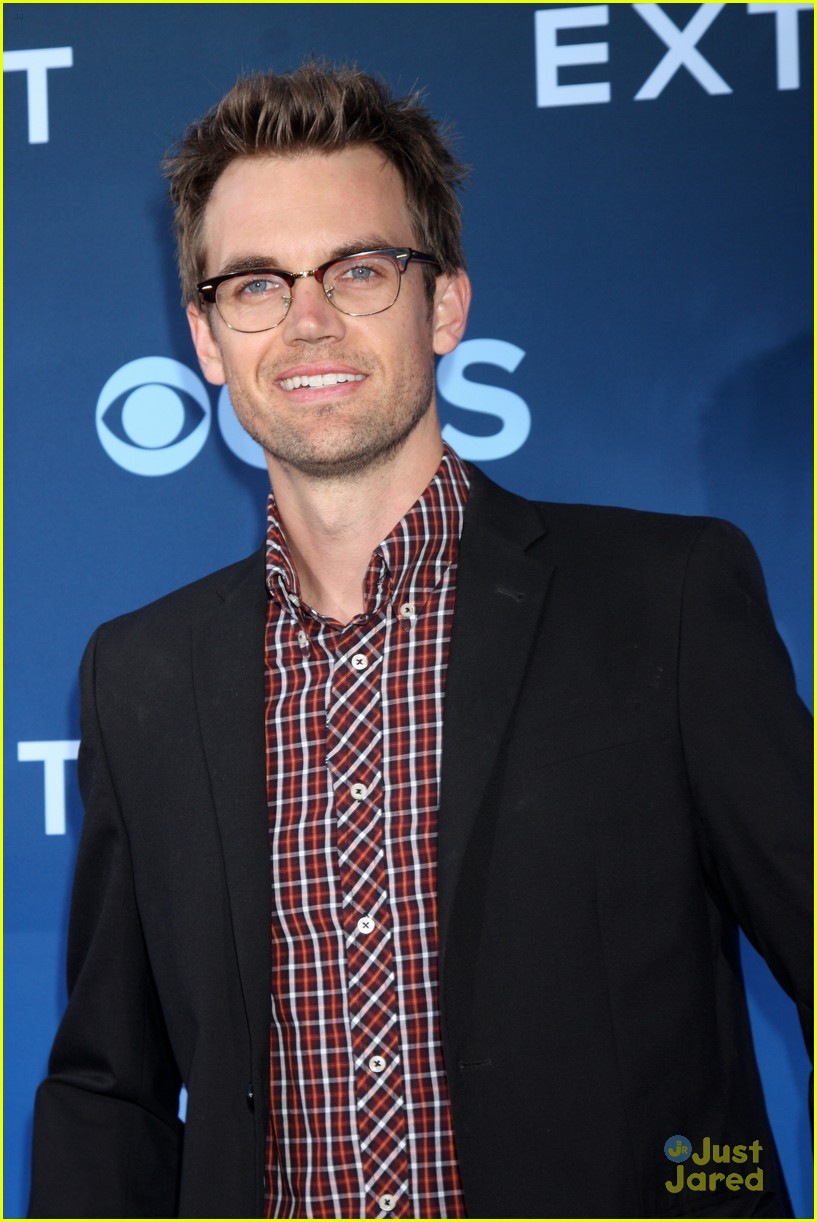Tyler Hilton Steps Out For 'Extant' Premiere | Photo 686633 - Photo ...