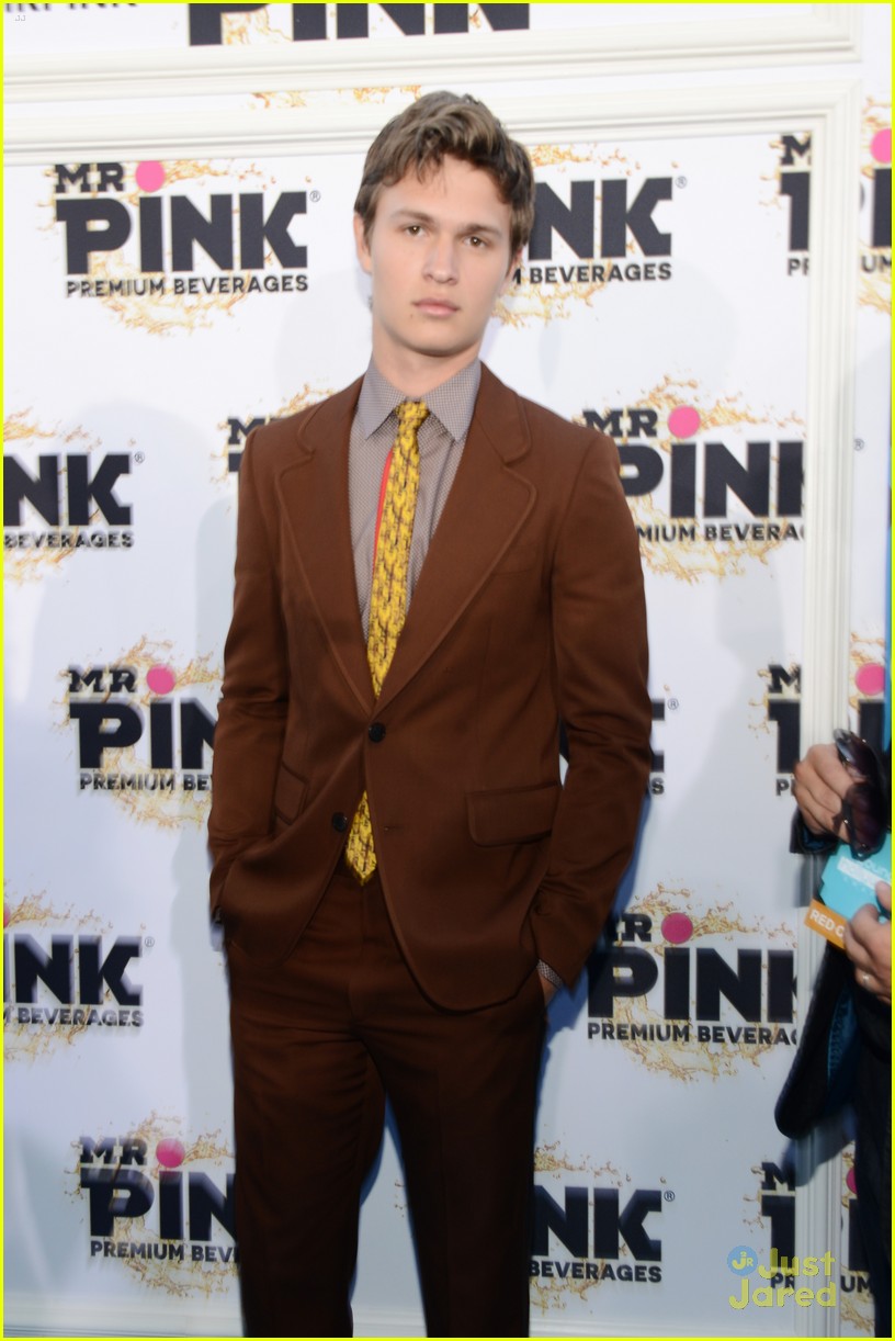 Ansel Elgort WINS Fan Favorite Actor at Young Hollywood Awards 2014 ...