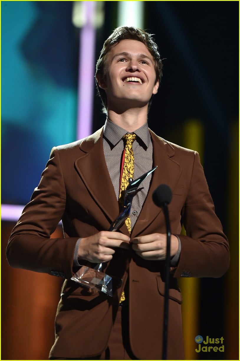 Ansel Elgort WINS Fan Favorite Actor at Young Hollywood Awards 2014 ...