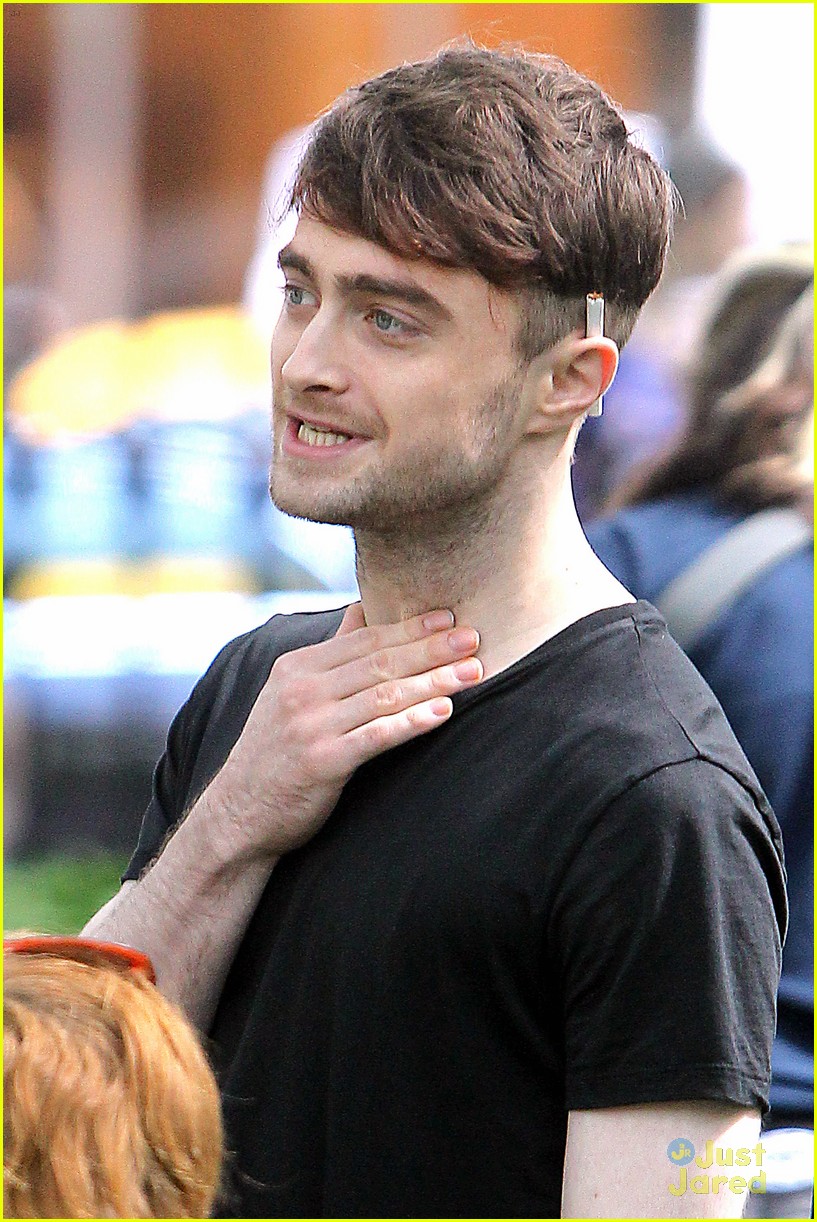 Daniel Radcliffe Walks Multiple Dogs While Filming 'Trainwreck' in ...