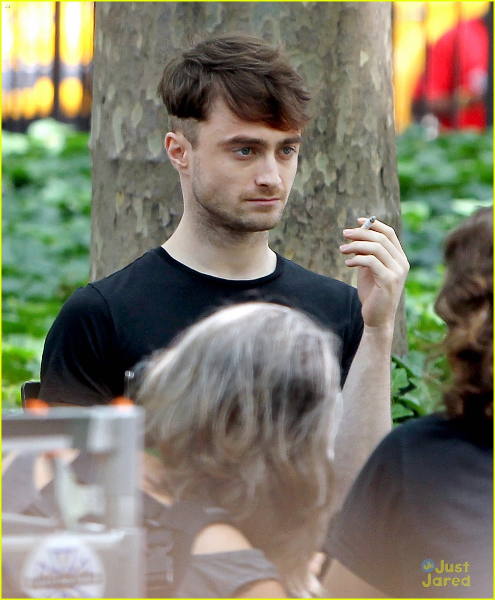 Daniel Radcliffe Walks Multiple Dogs While Filming 'Trainwreck' in ...