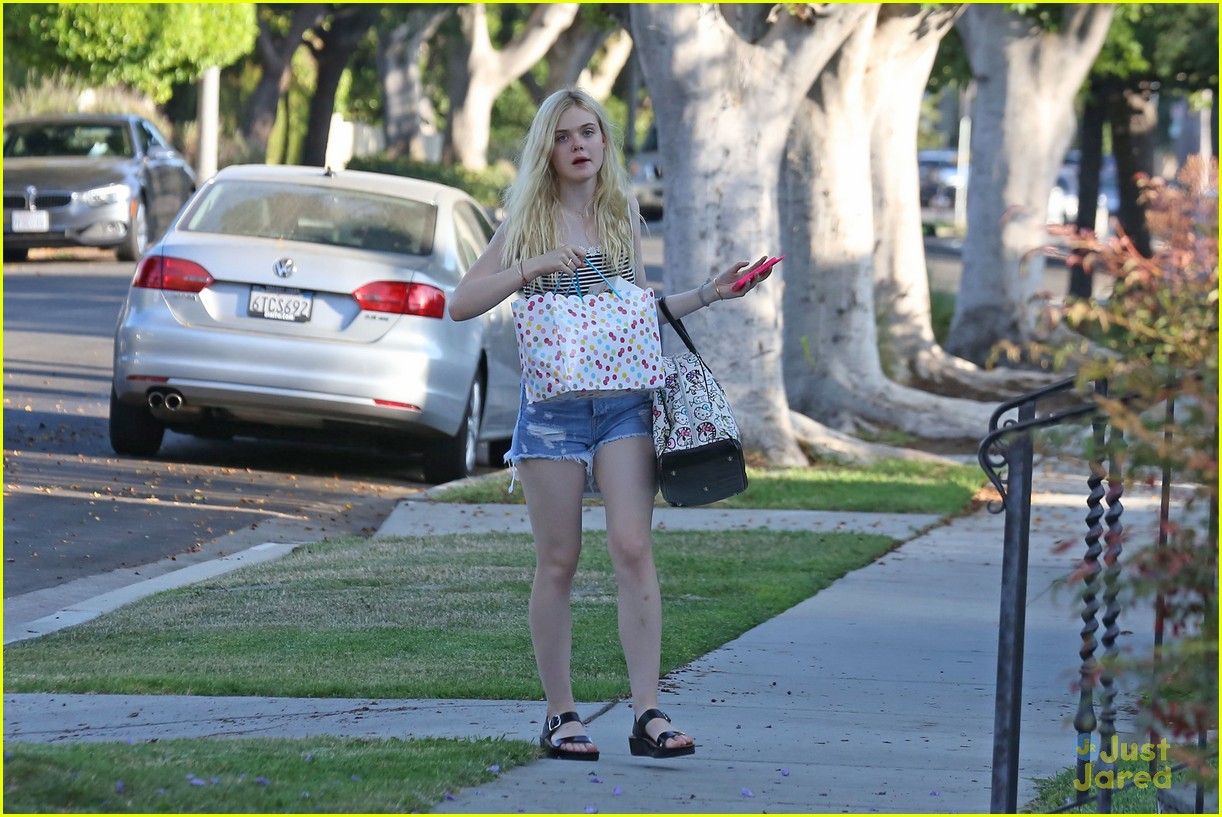 Elle Fanning Steps Out After Young Hollywood Awards 2014 Nomination ...