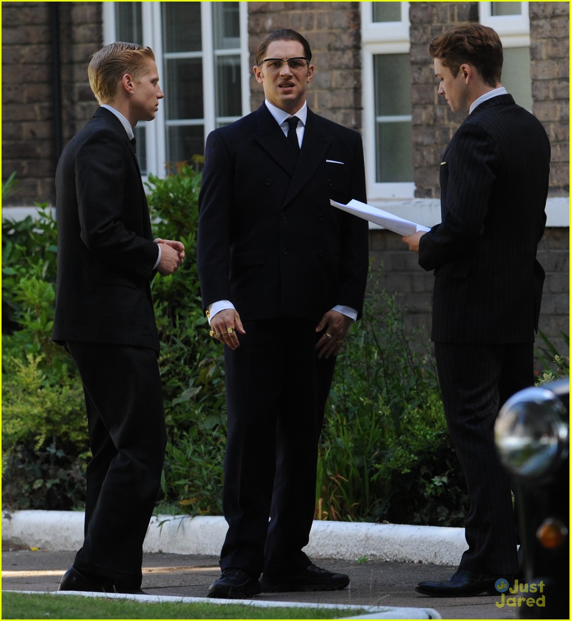 Emily Browning & Tom Hardy Pack Up During 'Legend' Filming | Photo 695138 - Photo Gallery | Just ...