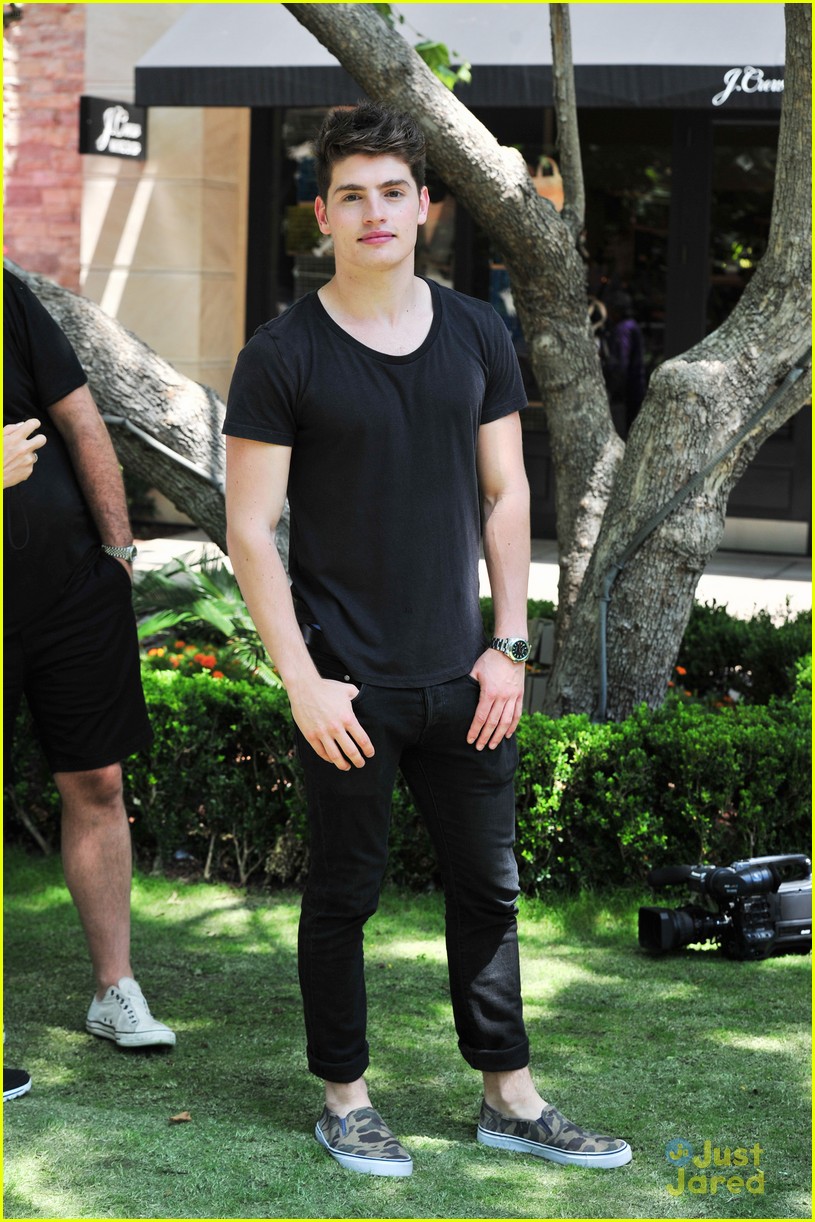 Gregg Sulkin Shares 10 Things He Can't Live Without - See His List ...