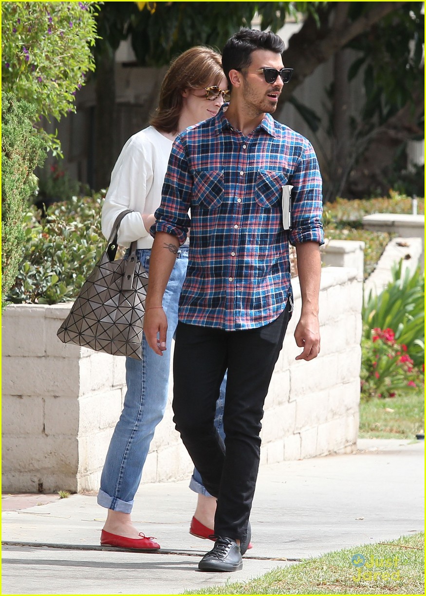 Joe Jonas Visits His Manager After Brother Nick Debuts New Single ...