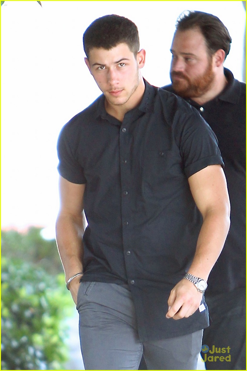 Full Sized Photo of nick jonas overwhelmed chains play 02 | Nick Jonas Is 'Overwhelmed' By ...