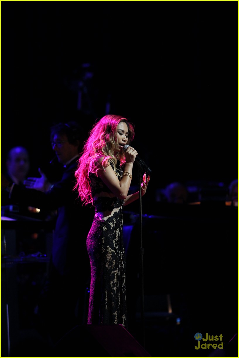 Katie Leclerc & Jessica Sanchez Walk The Starkey Hearing Foundation's ...