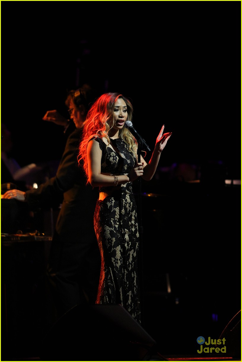 Katie Leclerc & Jessica Sanchez Walk The Starkey Hearing Foundation's ...