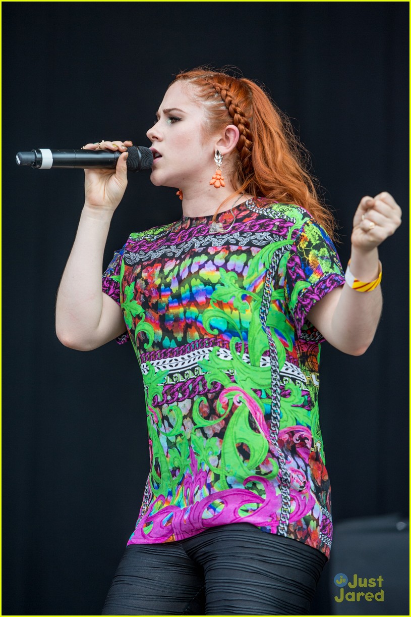 Katy B Gets Loud at Leicester Music Festival - See All The Pics ...