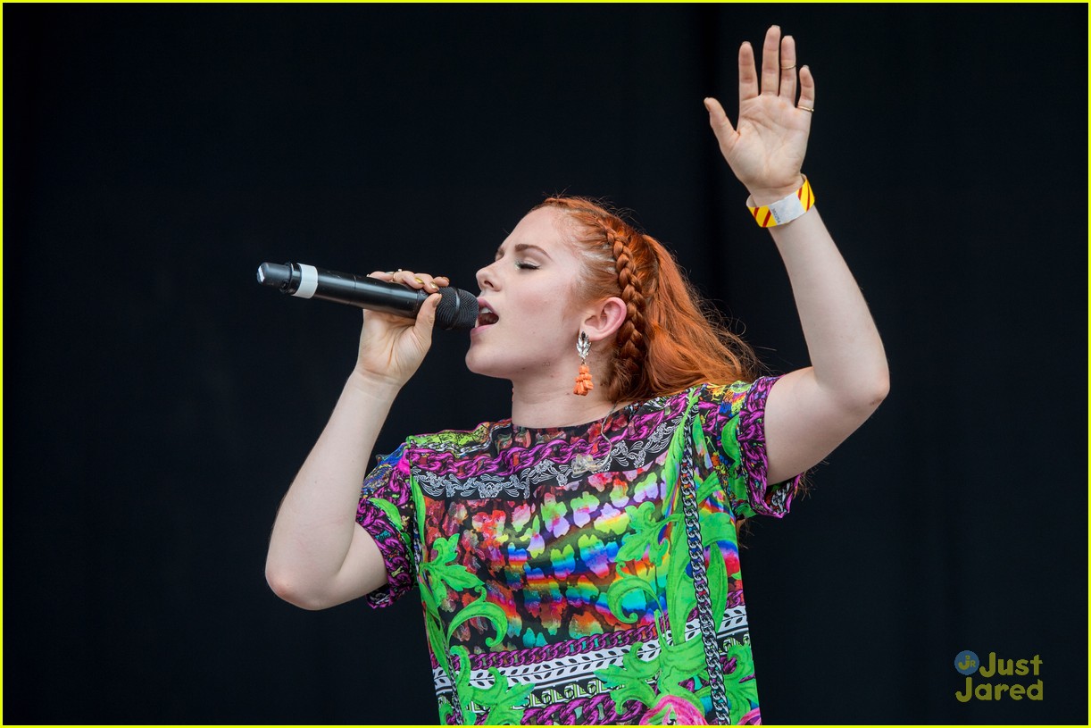 Katy B Gets Loud at Leicester Music Festival - See All The Pics ...