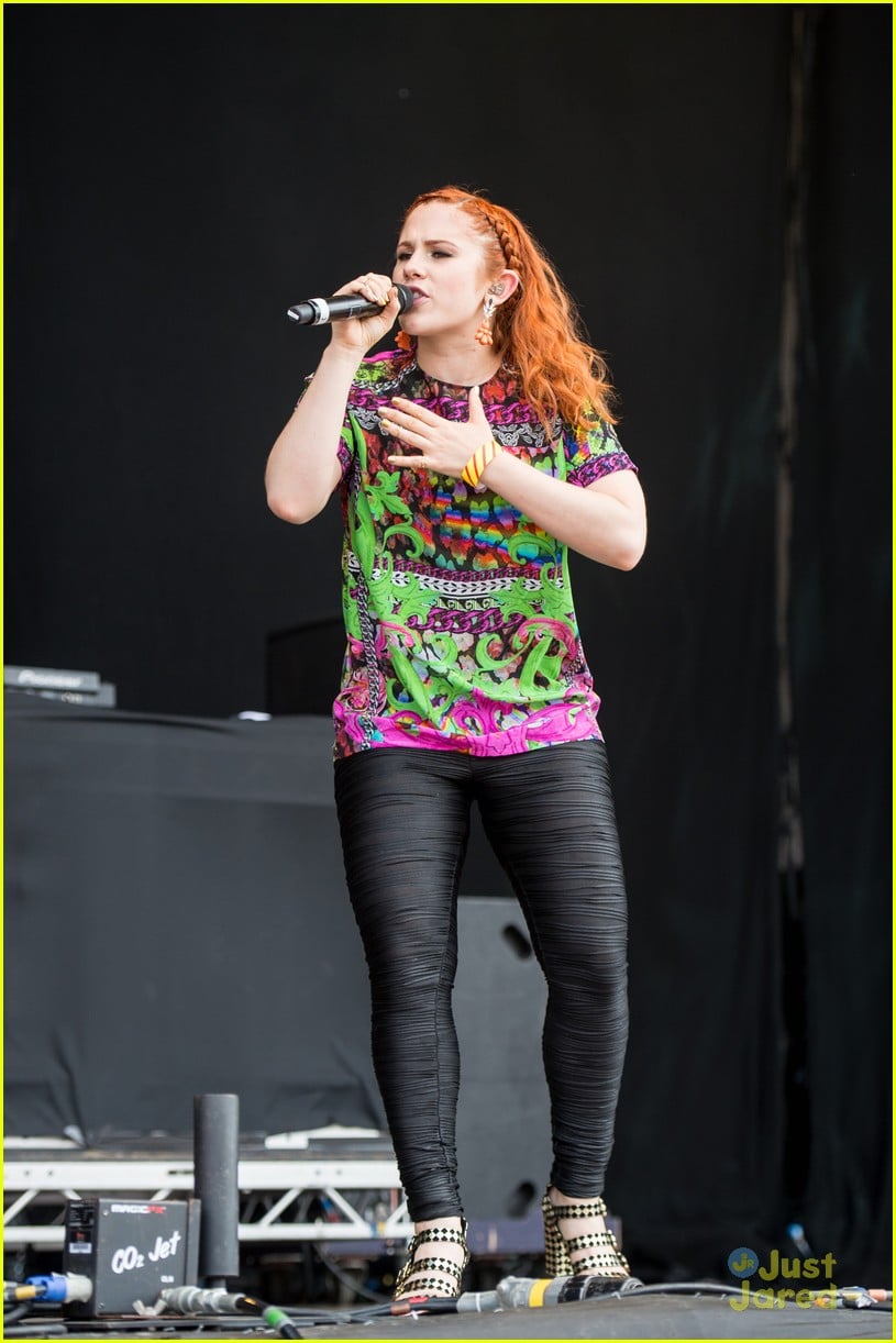 Katy B Gets Loud at Leicester Music Festival - See All The Pics ...