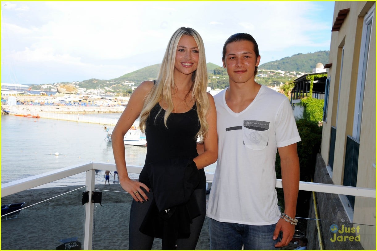 Leo Howard Plays Guitar On The Beach in Ischia Before Picking Up Global ...
