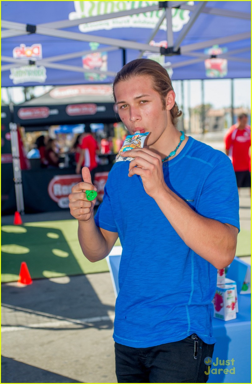 Leo Howard's Secret Talent: Apple Juggler! | Photo 692900 - Photo ...