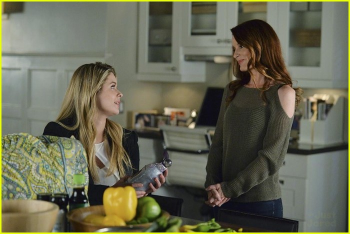 Full Sized Photo of pretty little liars anatomy haleb kiss stills 05 ...