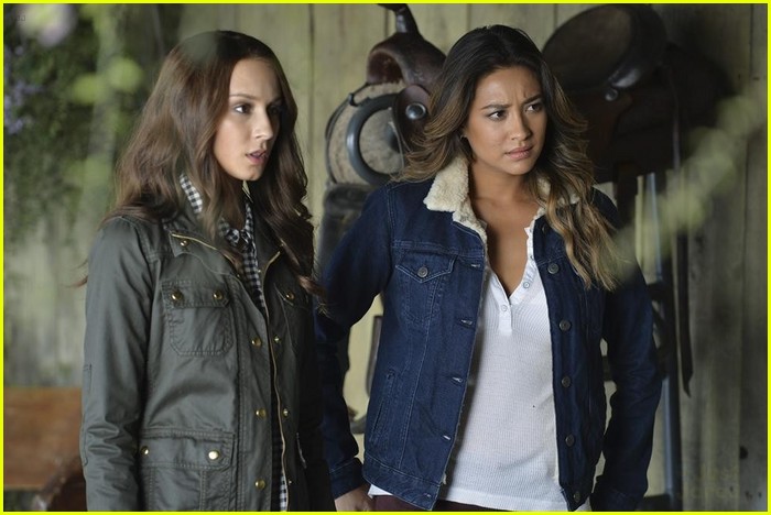 Hanna & Caleb Share A Cabin Kiss on 'Pretty Little Liars' Tonight ...