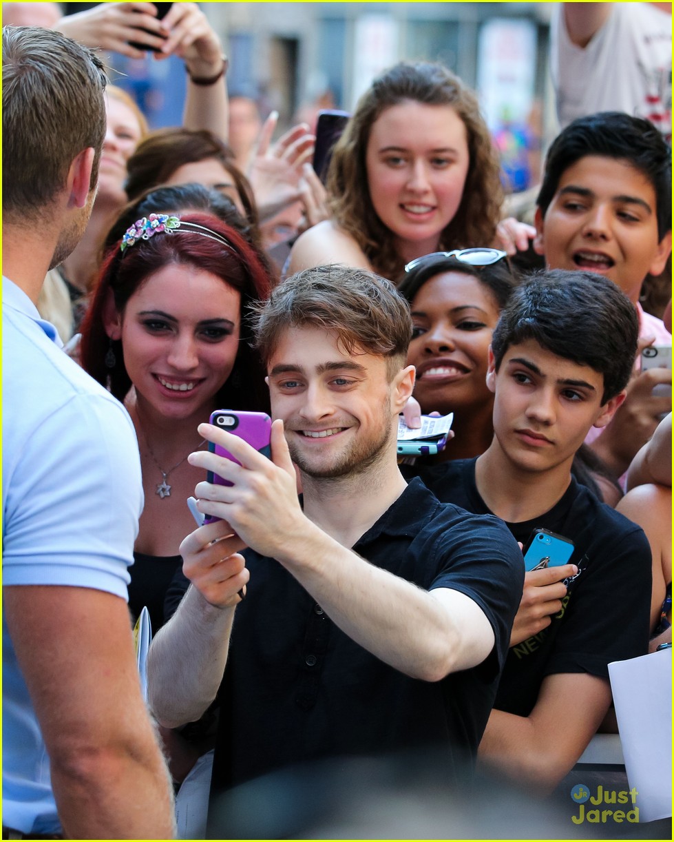 Daniel Radcliffe Suprises Fans with a Selfie After Broadway Show ...