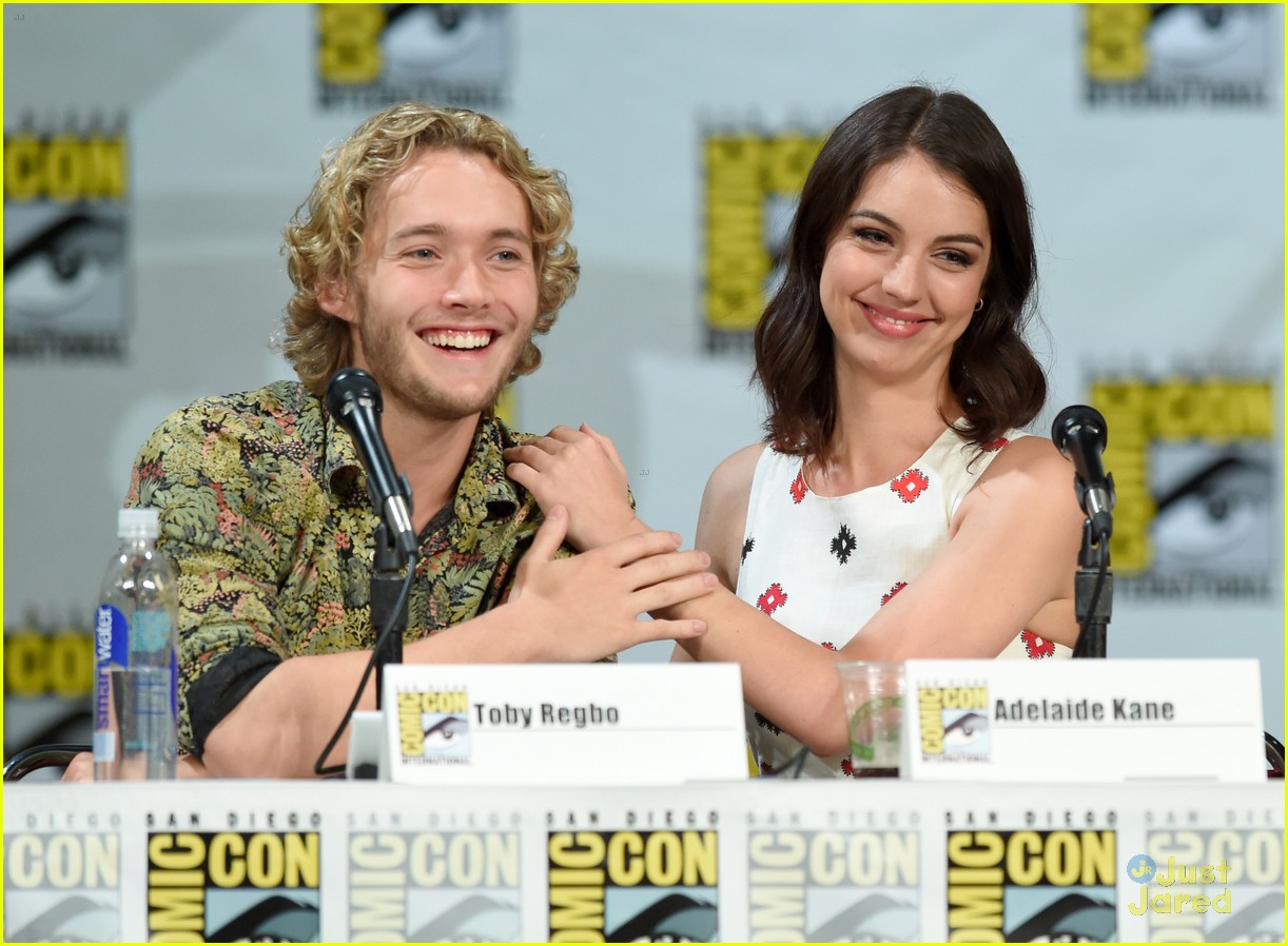 Adelaide Kane & Toby Regbo Are In Full On Adorable Mode at Reign's ...