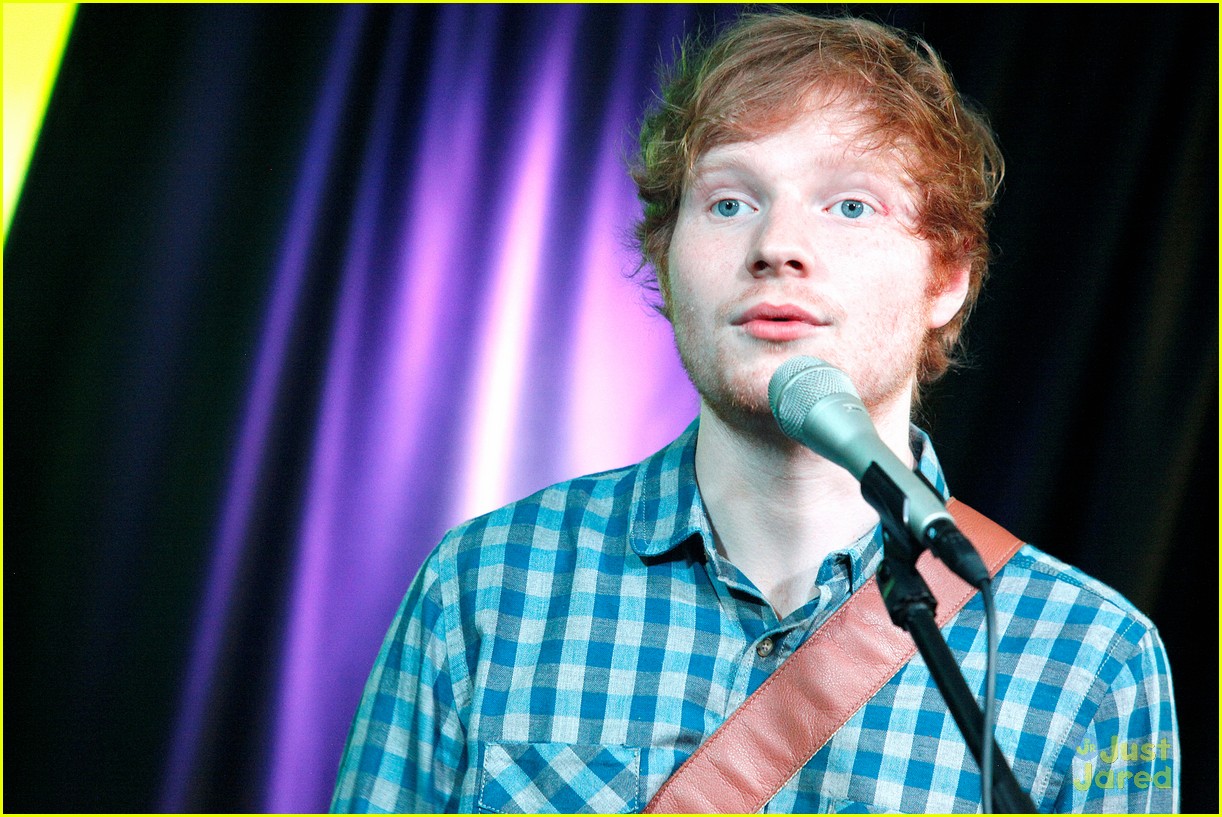 Ed Sheeran Performs 'Sing' with the Roots! | Photo 692518 - Photo ...