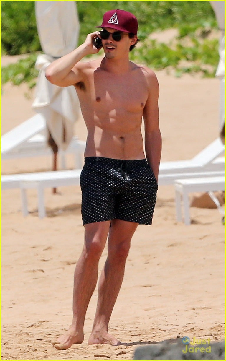 Tyler Blackburn Kisses Girlfriend During Romantic Beach Rendezvous in ...