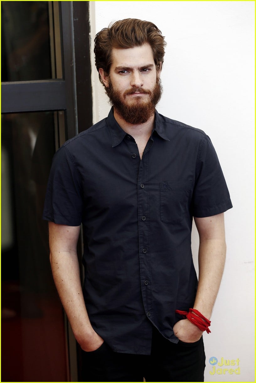 Andrew Garfield Brings His Big Beard to the '99 Homes' Photo Call ...
