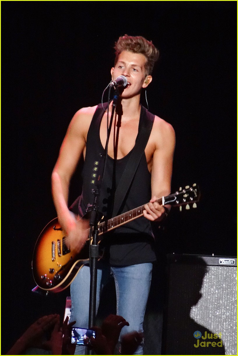 Austin Mahone & The Vamps Light Up Vegas - See The Concert Pics ...