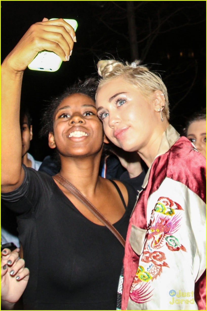 Miley Cyrus Snaps Selfies with Fans After Performance in New York ...
