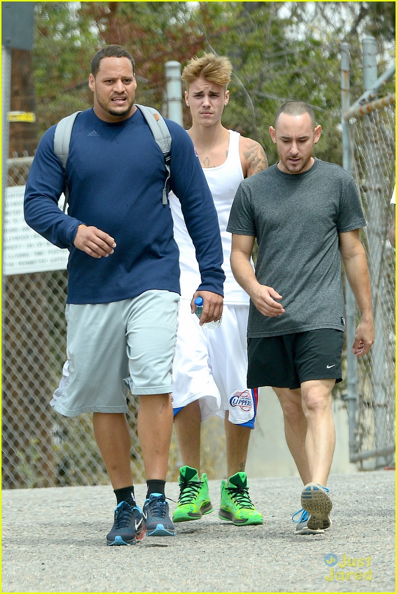 Justin Bieber Shows Off His Boxing Skills After Hiking with Friends ...