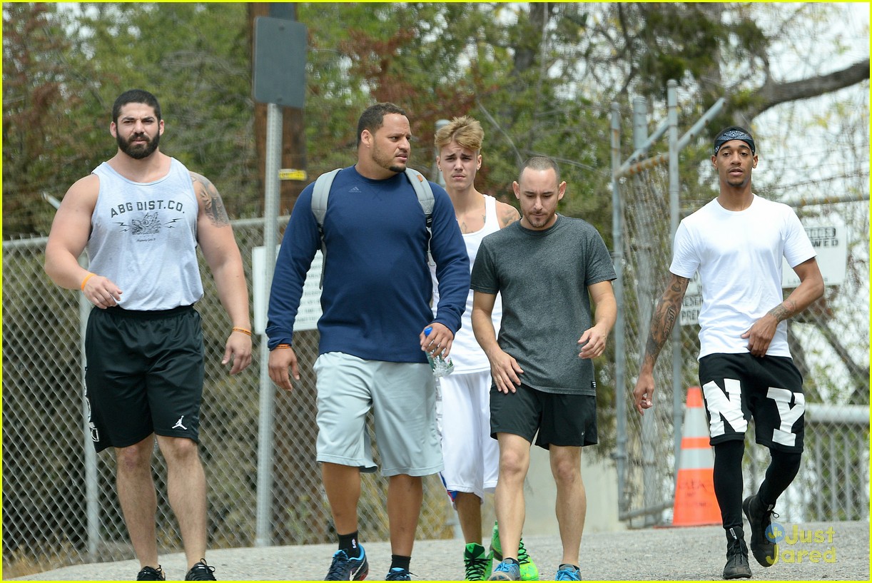Justin Bieber Shows Off His Boxing Skills After Hiking with Friends ...