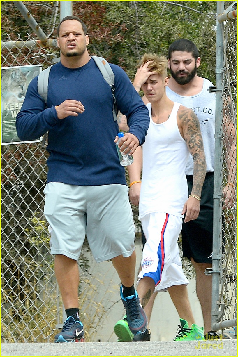 Justin Bieber Shows Off His Boxing Skills After Hiking with Friends ...