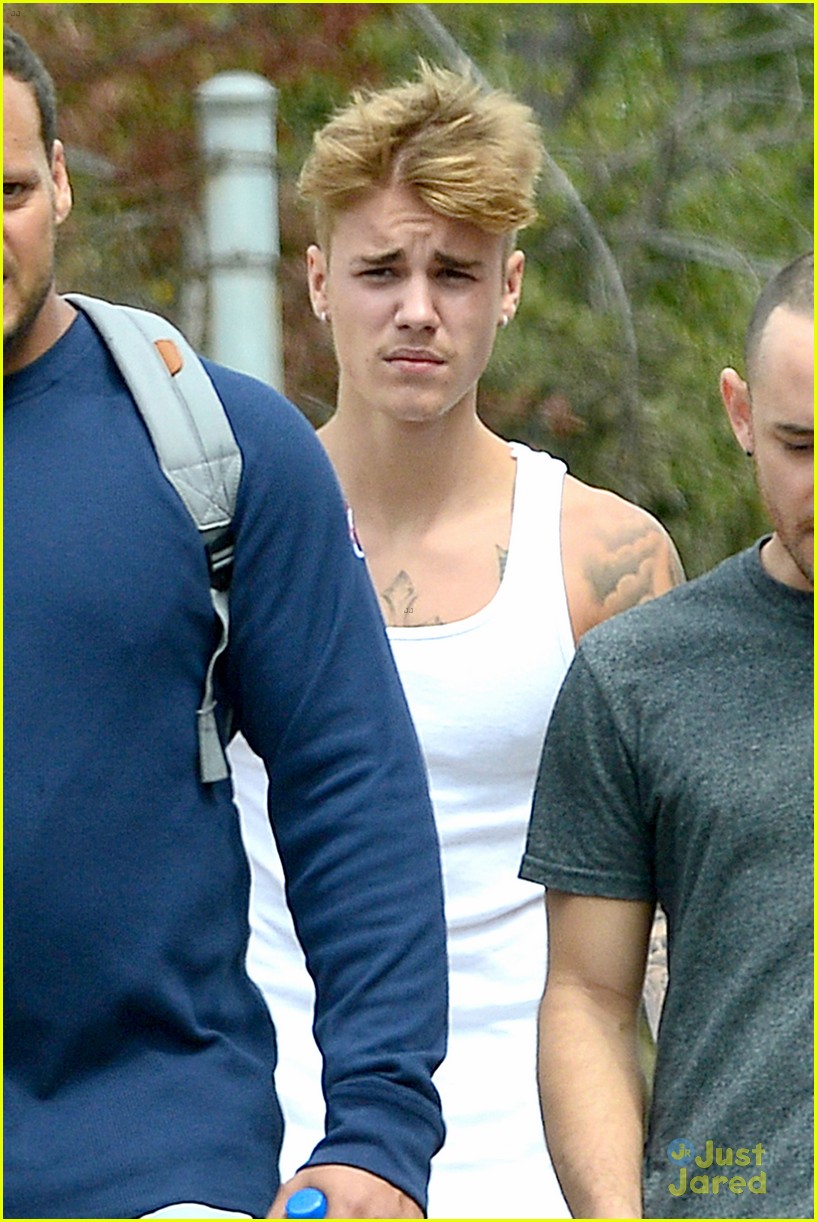 Justin Bieber Shows Off His Boxing Skills After Hiking with Friends ...