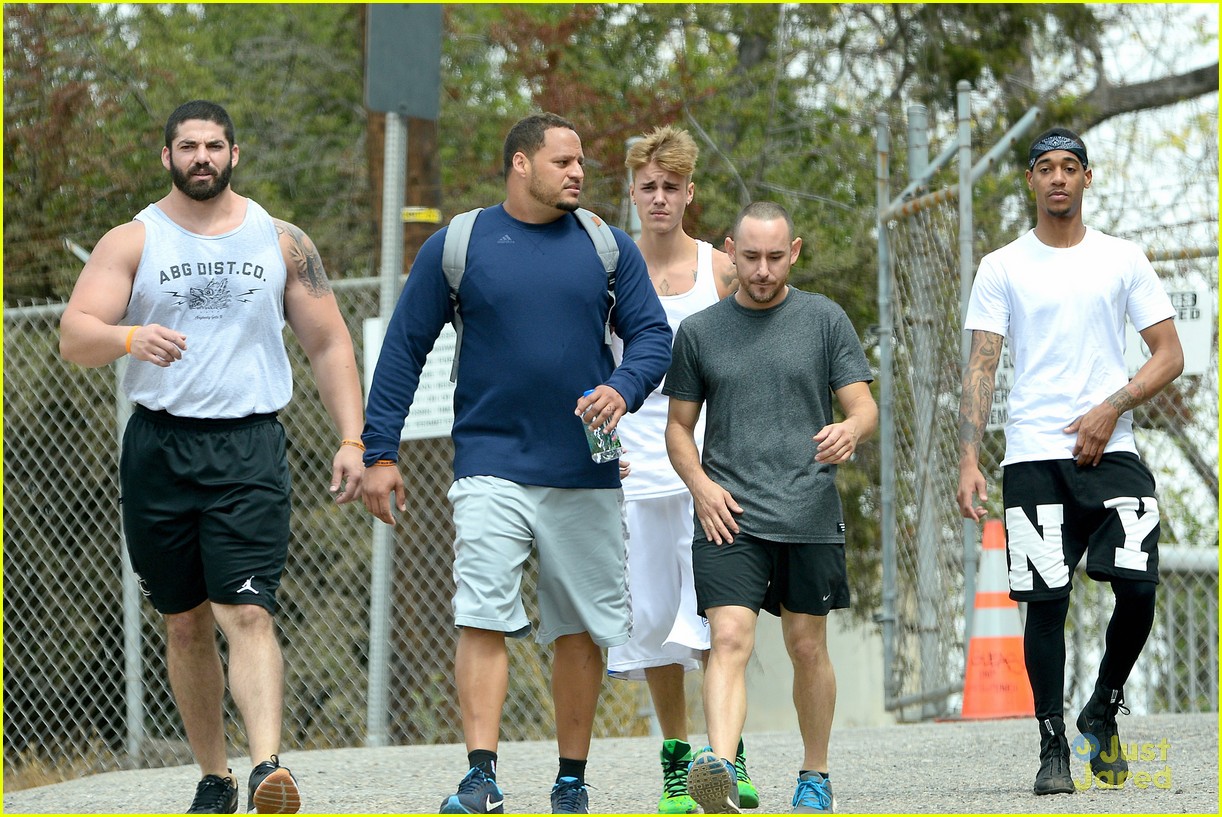 Justin Bieber Shows Off His Boxing Skills After Hiking with Friends ...