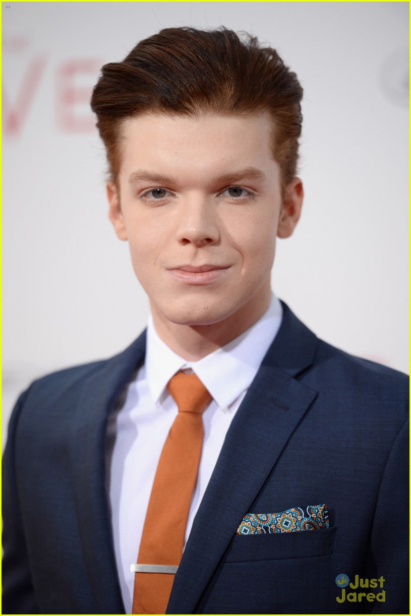 Cameron Monaghan Keeps it Sharp at 'The Giver' NYC Premiere | Photo ...