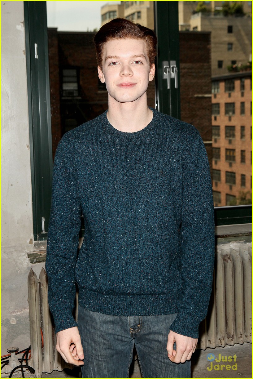 Cameron Monaghan Keeps it Sharp at 'The Giver' NYC Premiere | Photo ...