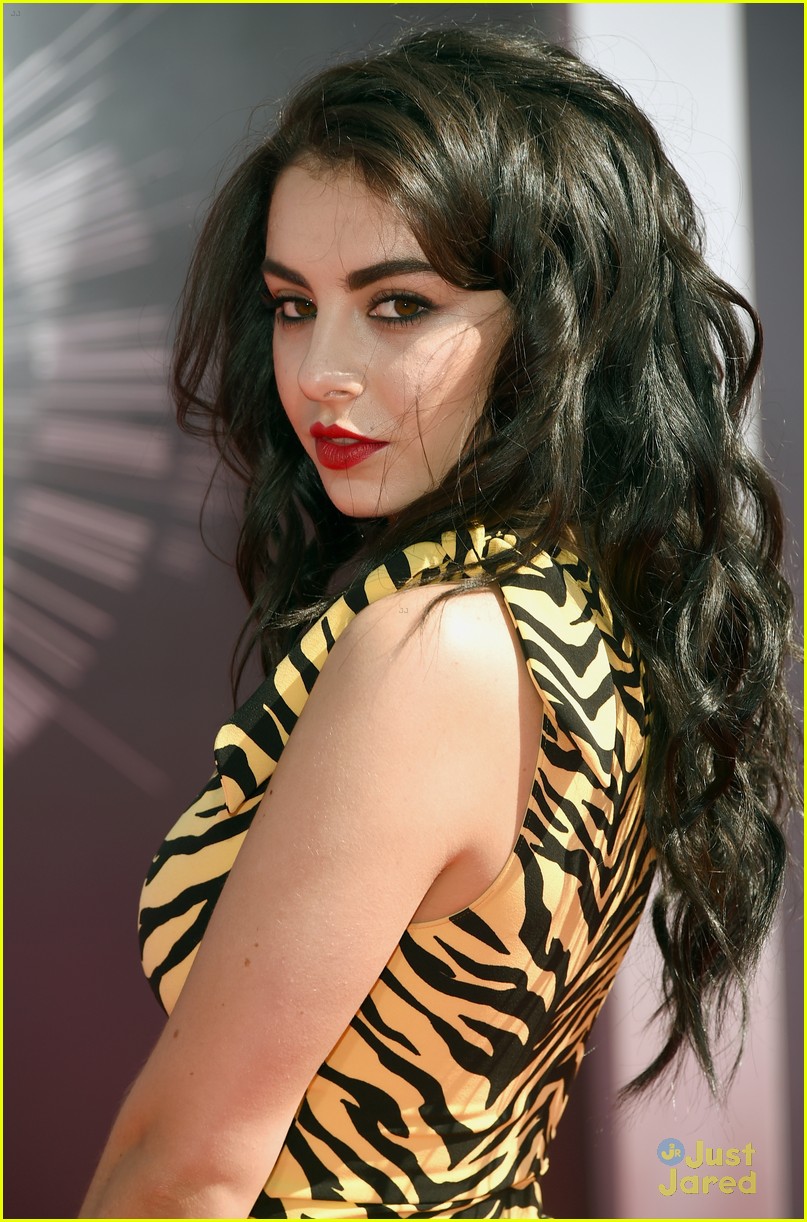 Charli XCX Roars Her Way Into the MTV VMAs 2014! | Photo 710437 - Photo ...