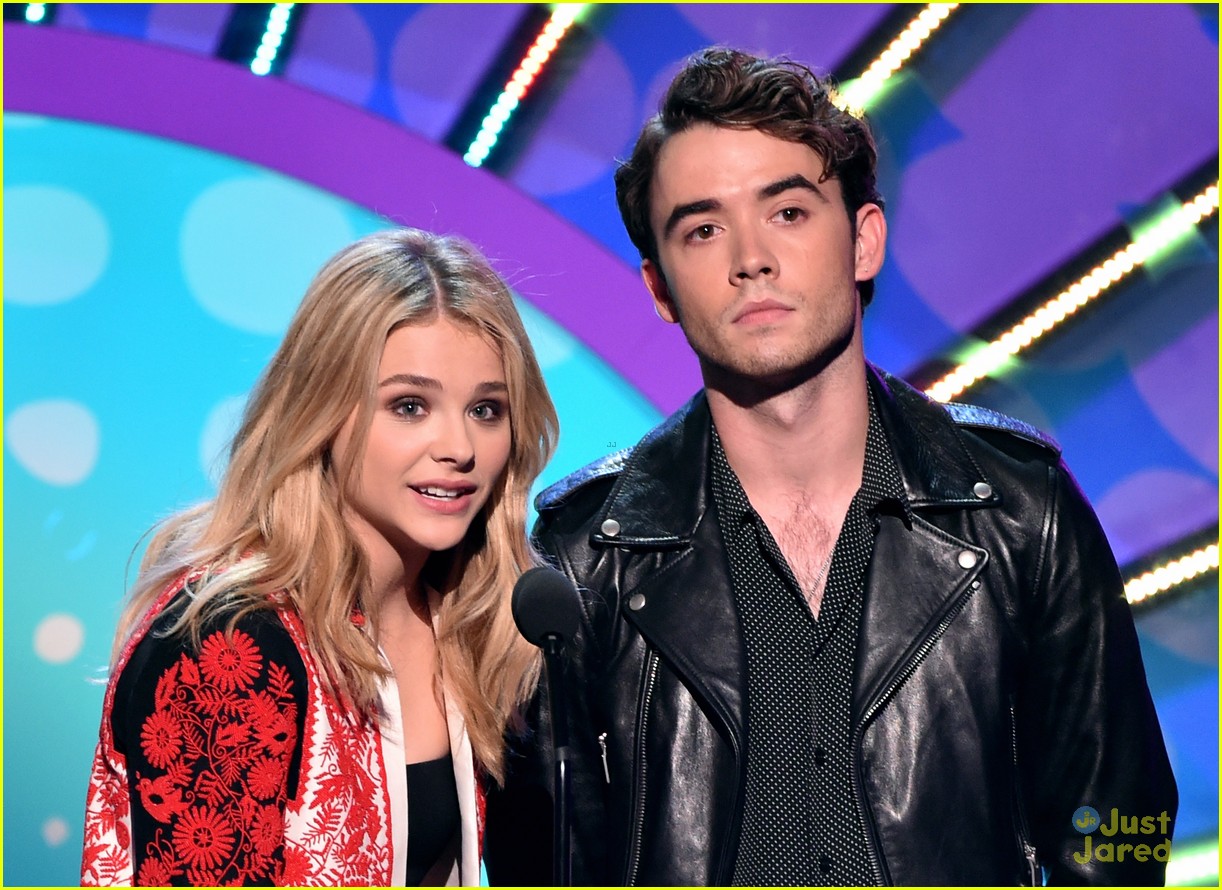 Chloe Moretz is All About the Midriff at Teen Choice Awards 2014 ...