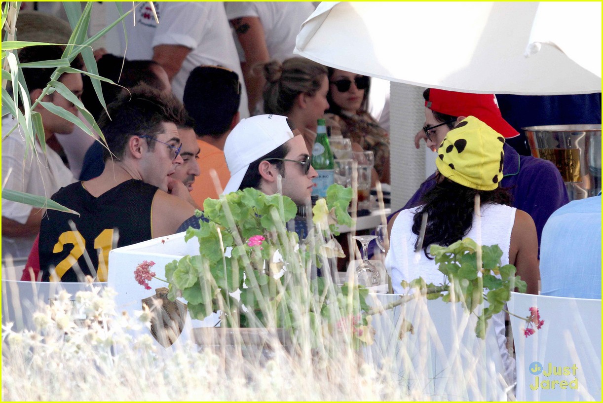Full Sized Photo of michelle rodriguez zac efron ibiza romance 19 | Zac ...