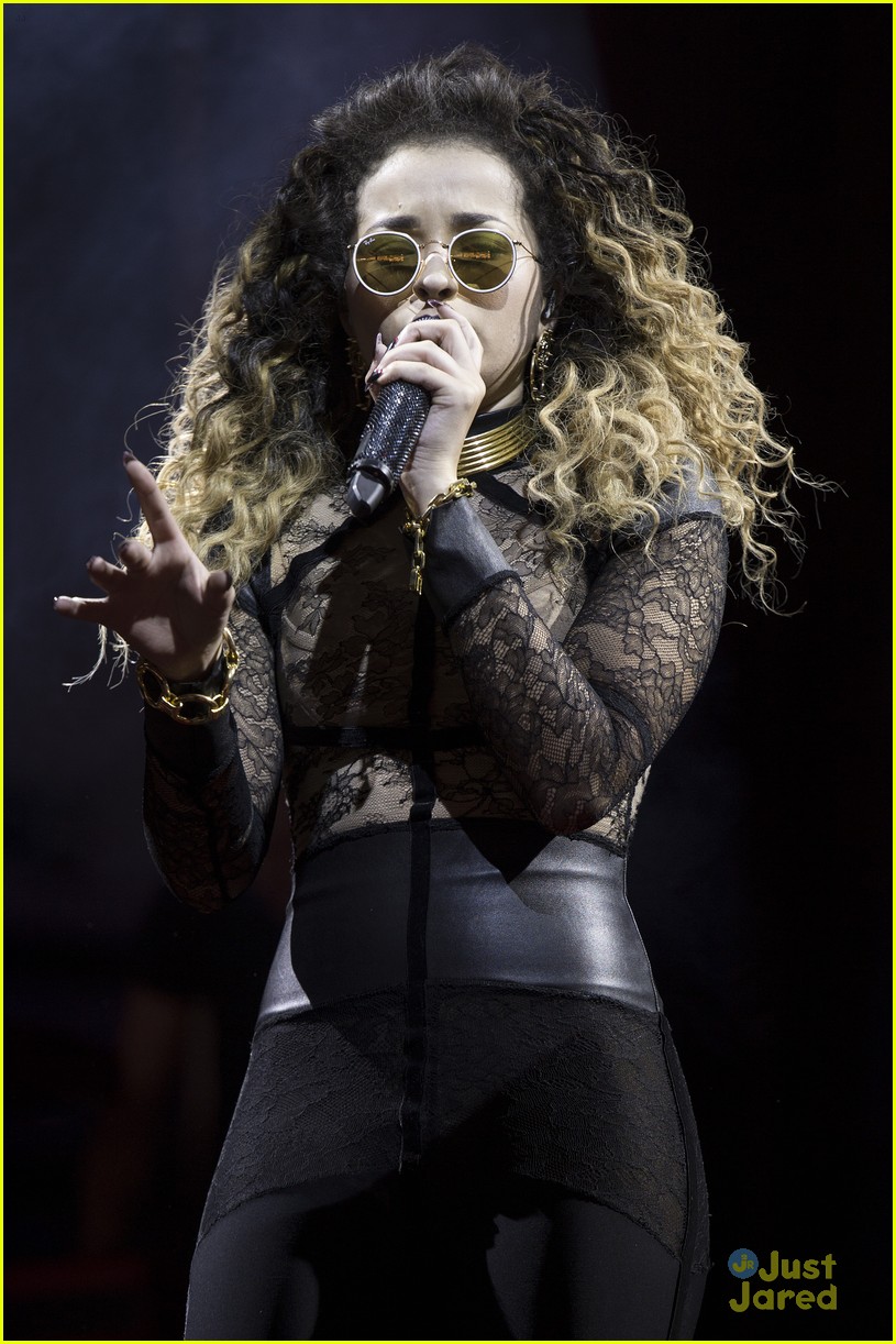 Ella Eyre Debuts 'Come Back' Video During V Festival 2014 - Watch Here ...