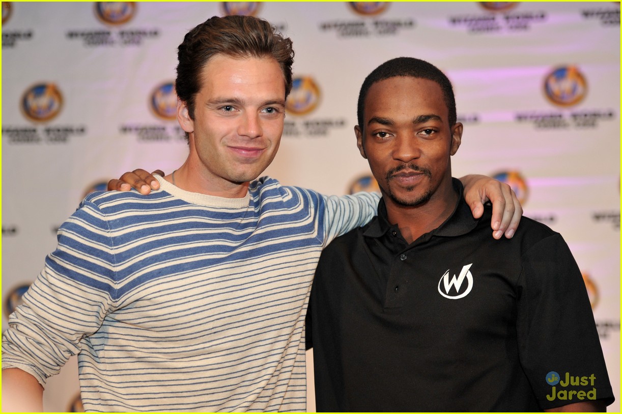 Evan Peters Sports New Short Haircut at Chicago Comic Con 2014 | Photo ...